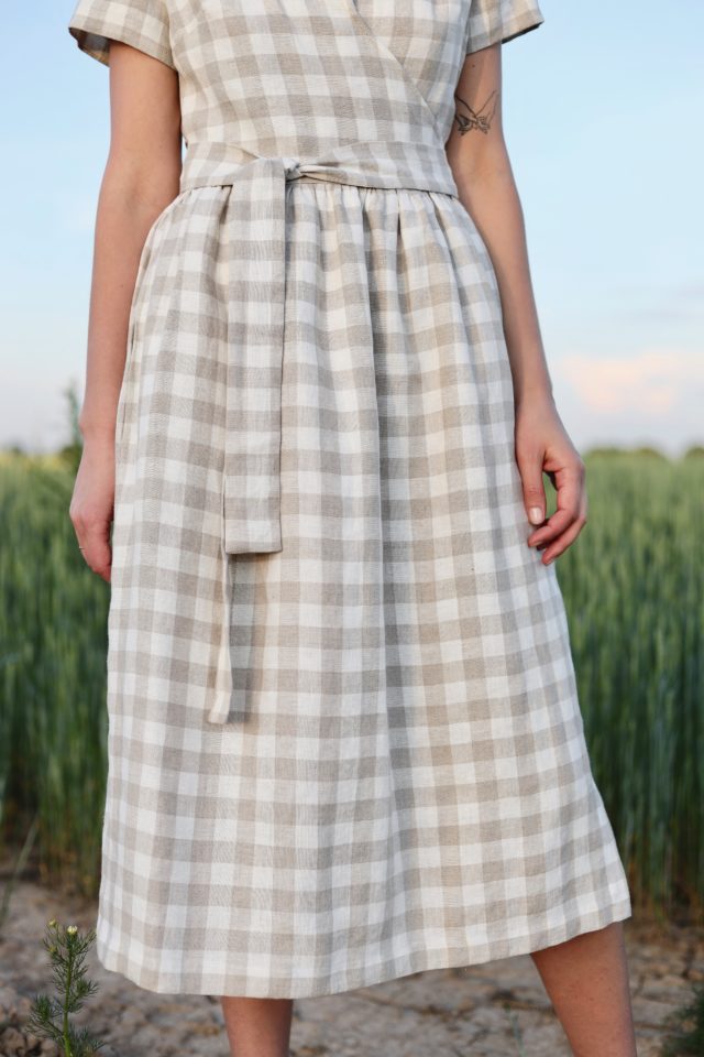 Linen wrap dress in checks – OffOn