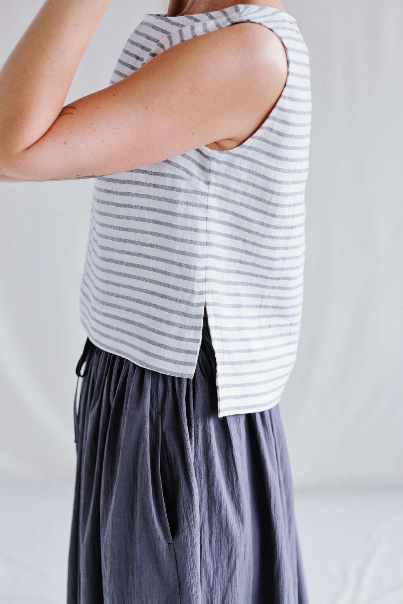 Linen sleeveless cropped hem top – OffOn