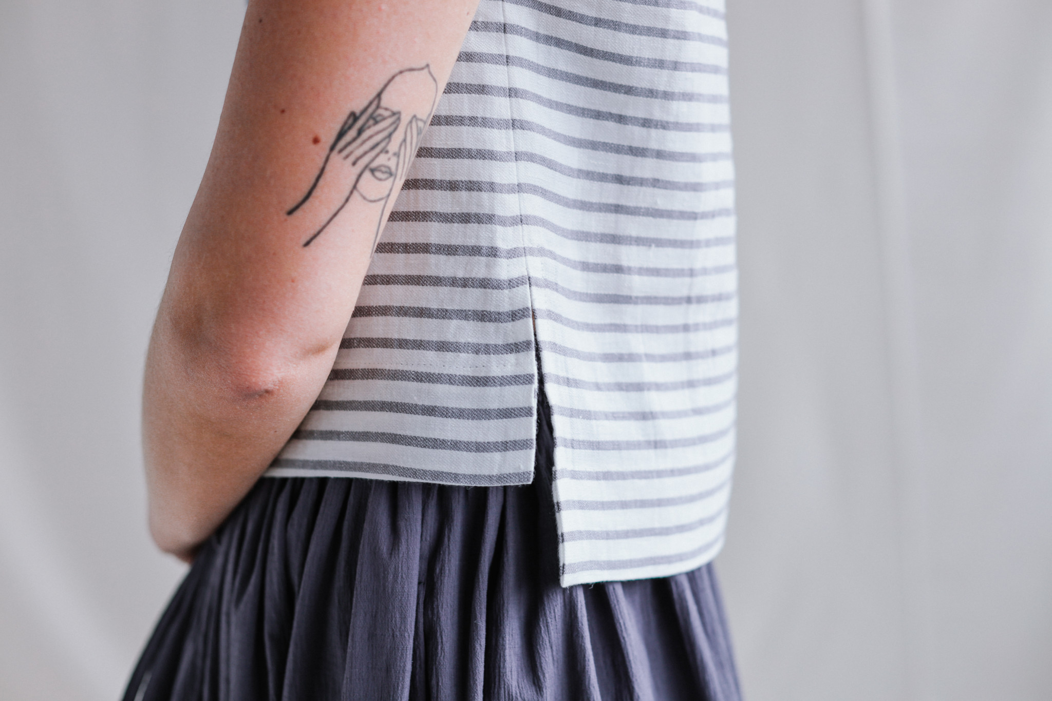 Linen sleeveless cropped hem top – OffOn