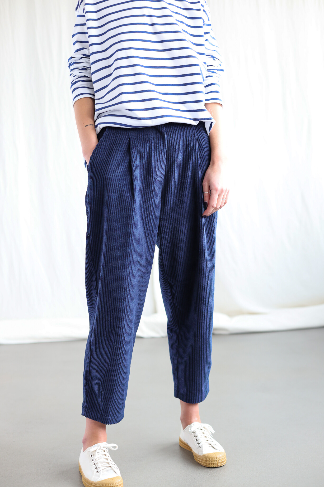 Boxy navy blue cord trousers – OffOn