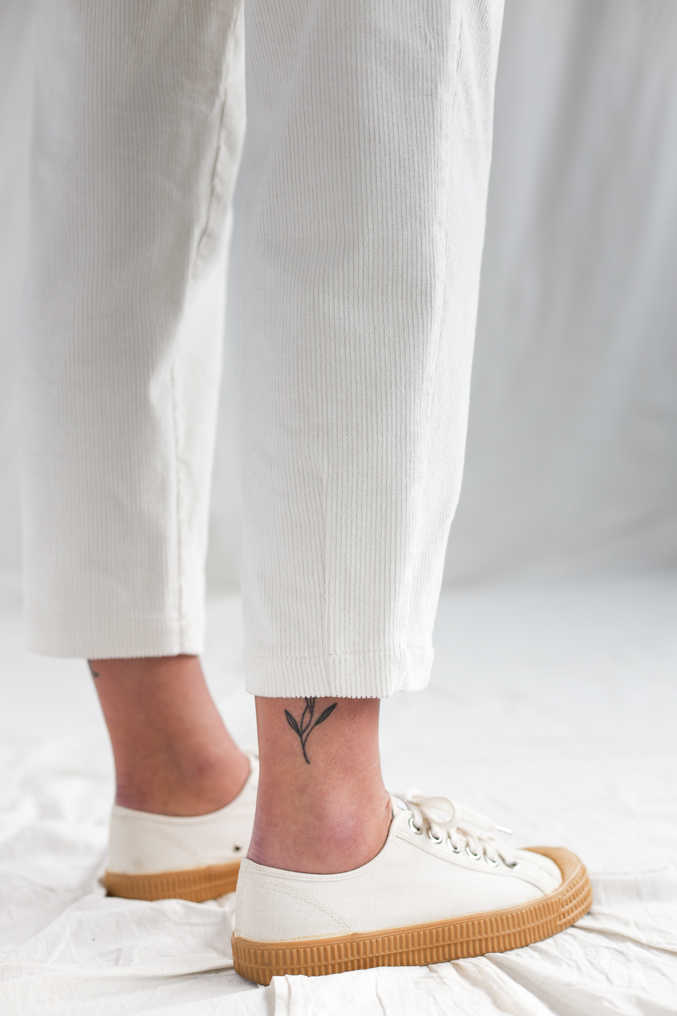 Boxy tapered leg needlecord trousers – OffOn