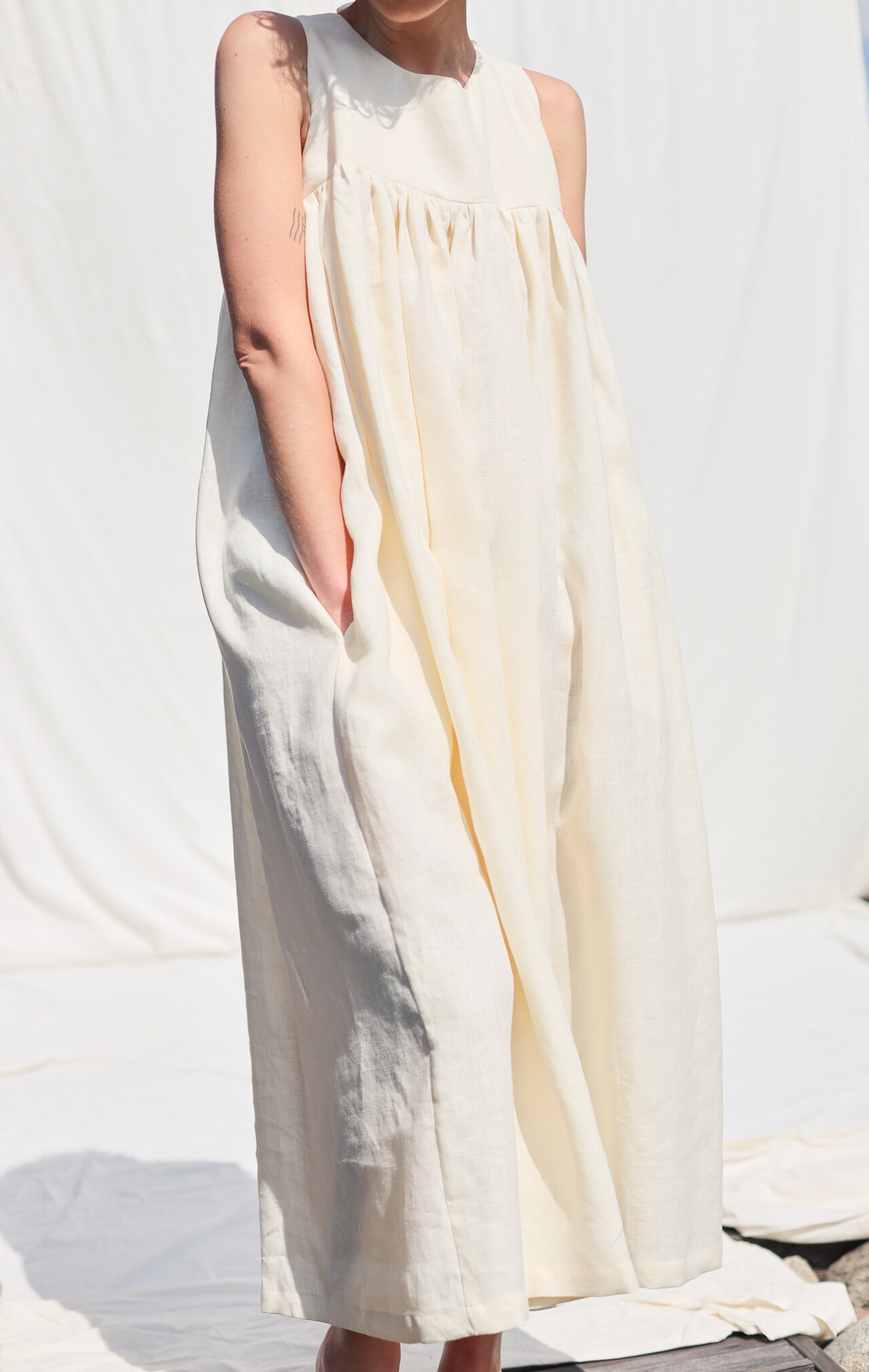 Ivory linen sleeveless Maxi low back dress LILOU – OffOn