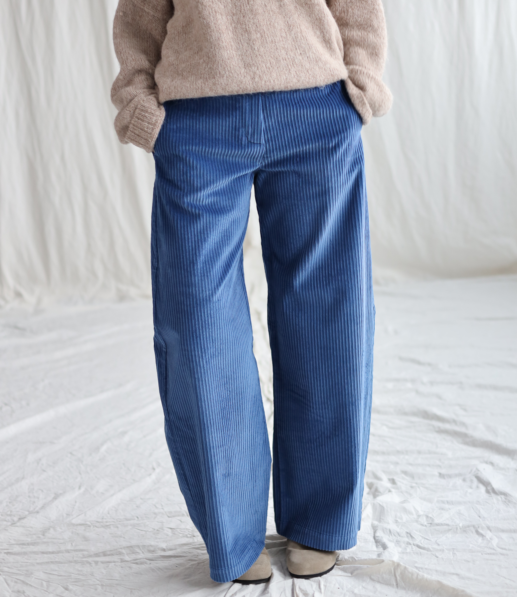 Wide wale cord ballooned leg pants – OffOn