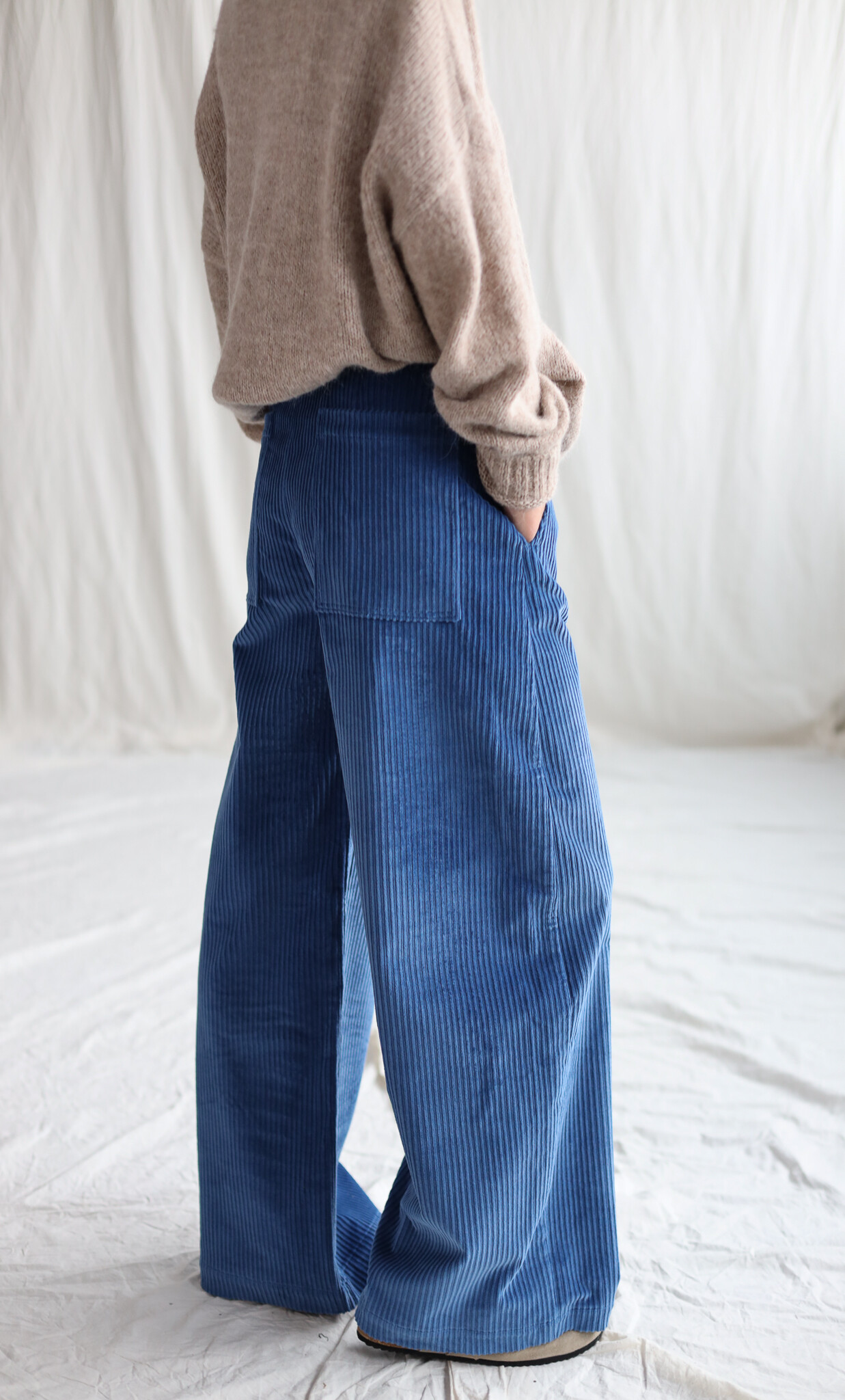 Wide wale cord ballooned leg pants – OffOn